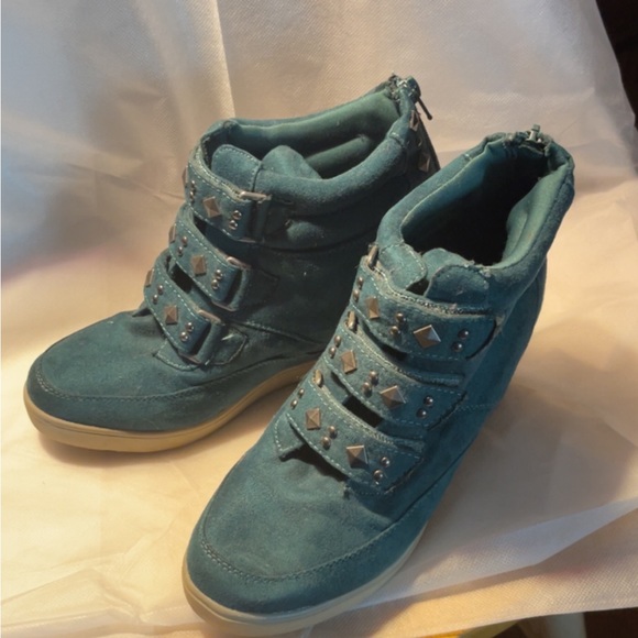 Candie's | Shoes | Dark Green Candies Wedged Shoes | Poshmark